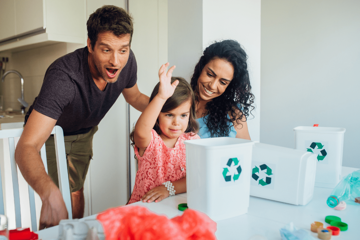 Journée mondiale du recyclage : comment sensibiliser nos enfants au tri ...