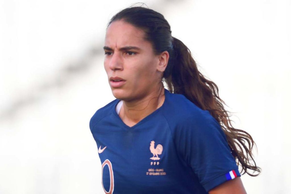 Amel Majri prouve que le sport et la maternité peuvent coexister en ...